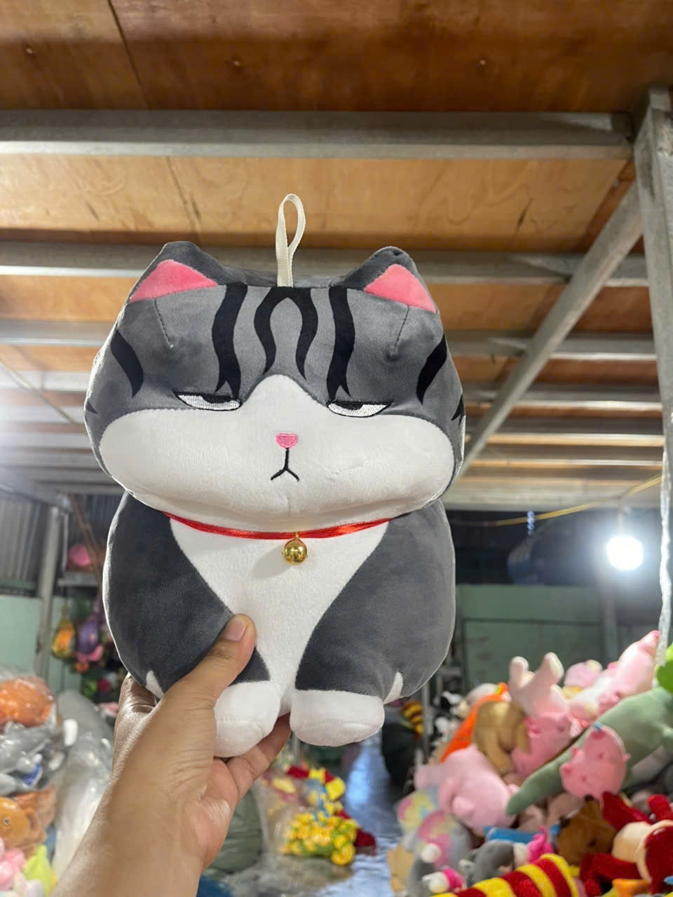 Gấu bông mèo xám
